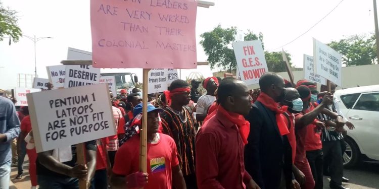 Teachers’ group protests against ‘one-teacher one-laptop’ initiative ...