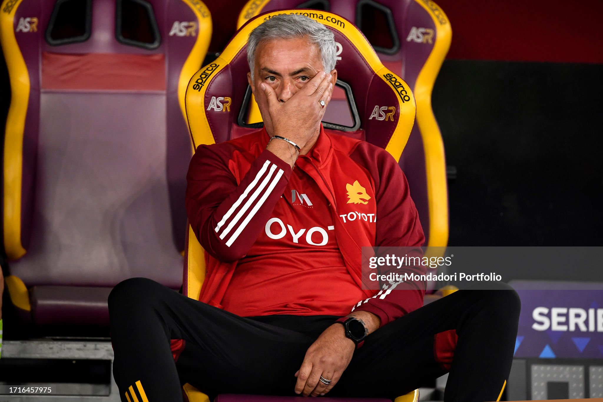 Mourinho enjoys Roma anthem from stands