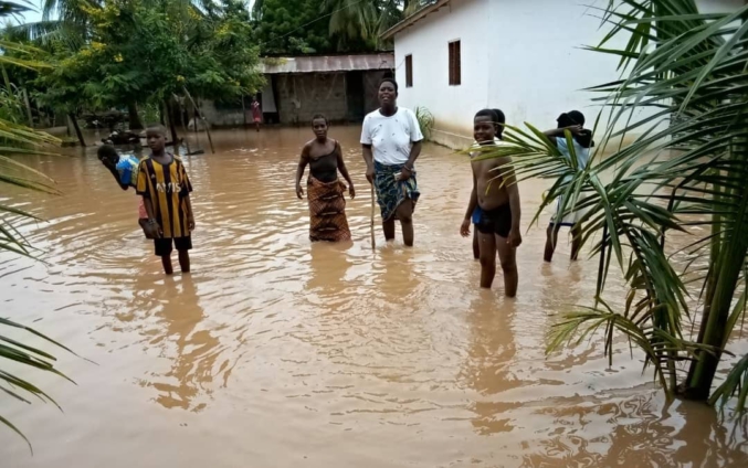 MAX NEWS: Over 2,500 people displaced as Volta lake overflows in the ...